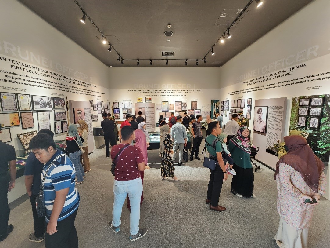 News Headlines - ROYAL GUARDS REGIMENT RBLF VISITS RBAF MUSEUM...